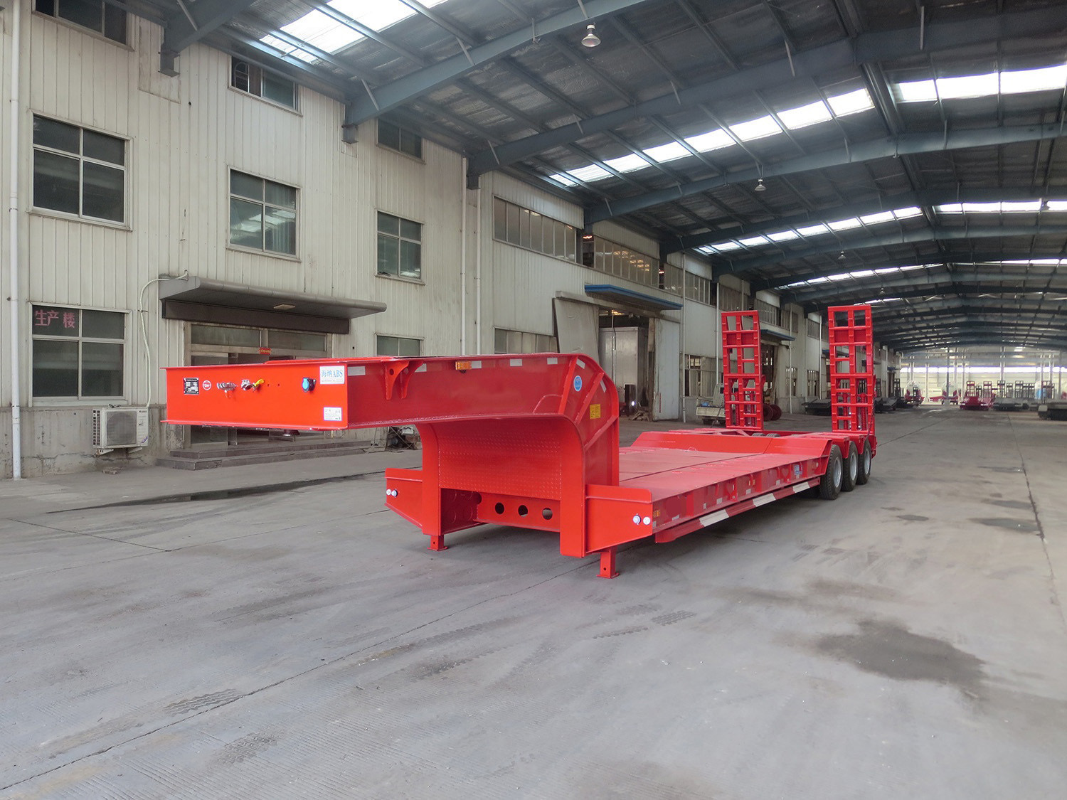 Low Flatbed/Bed Three-Line Semi-trailer China Customizable